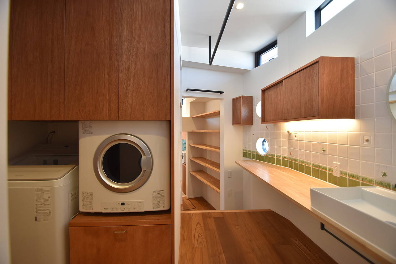 h- 邸 / 地に沿う家｜建築設計事務所作品｜PlaNavi（プラナビ）